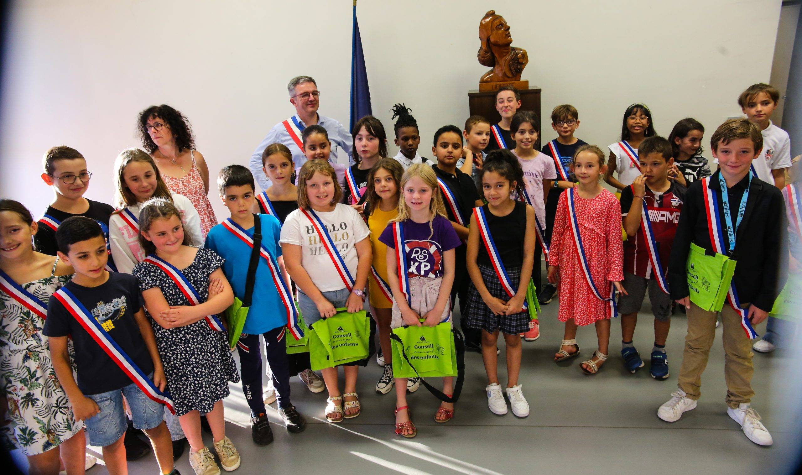 Le Conseil Municipal des Jeunes dans les EHPAD - Ville de Thiers